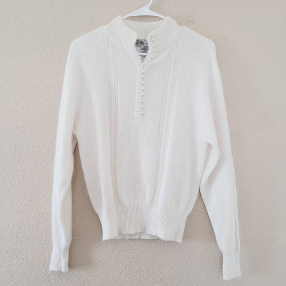 Vintage | Sweaters | Vintage Crystal Kobe Off White Womens Knit Sweater ...